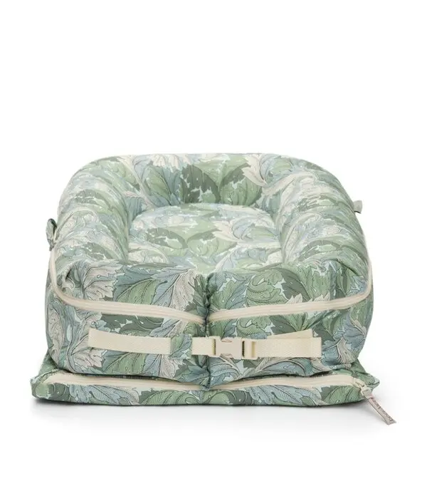 Dockatot X William Morris Printed Deluxe+ Dock - Green | Editorialist