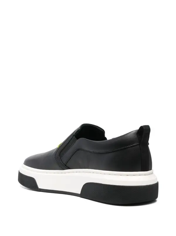 Ferragamo Cassina Leather Low-Top Sneakers In Black - 63