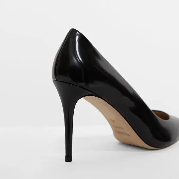Theory City Pump In Brushed Leather - Black