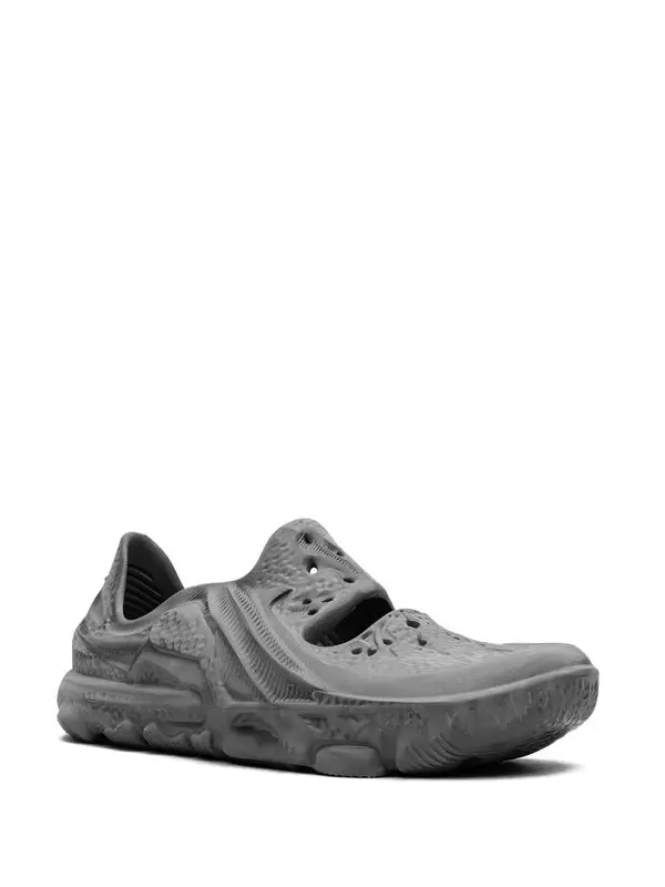 Nike Ispa Universal Sneakers