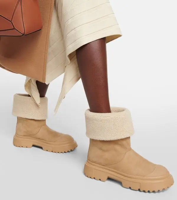 Hogan H619 Suede Ankle Boots - Beige