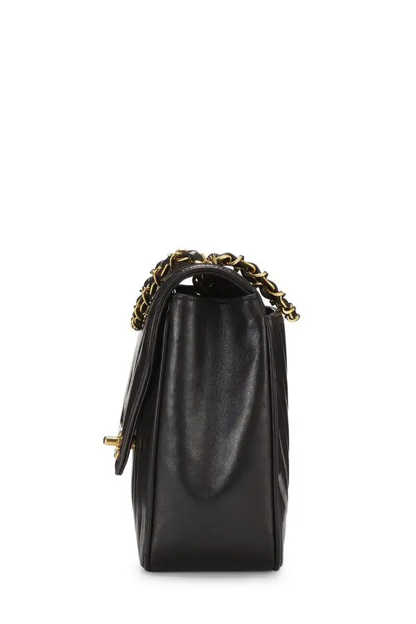 Chanel Lambskin Chevron Envelope Flap Bag - Black