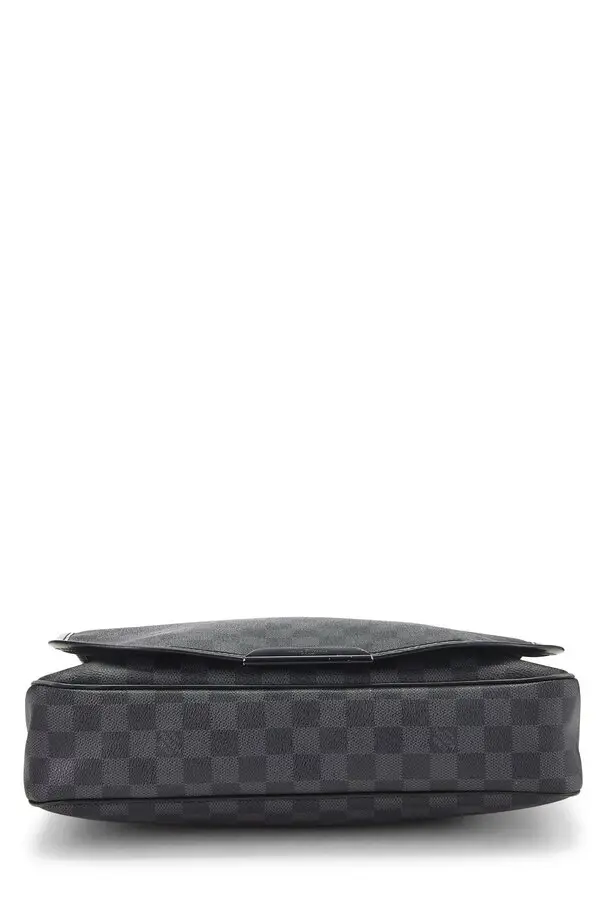 LOUIS VUITTON Damier Graphite Daniel Messenger Bag - Black