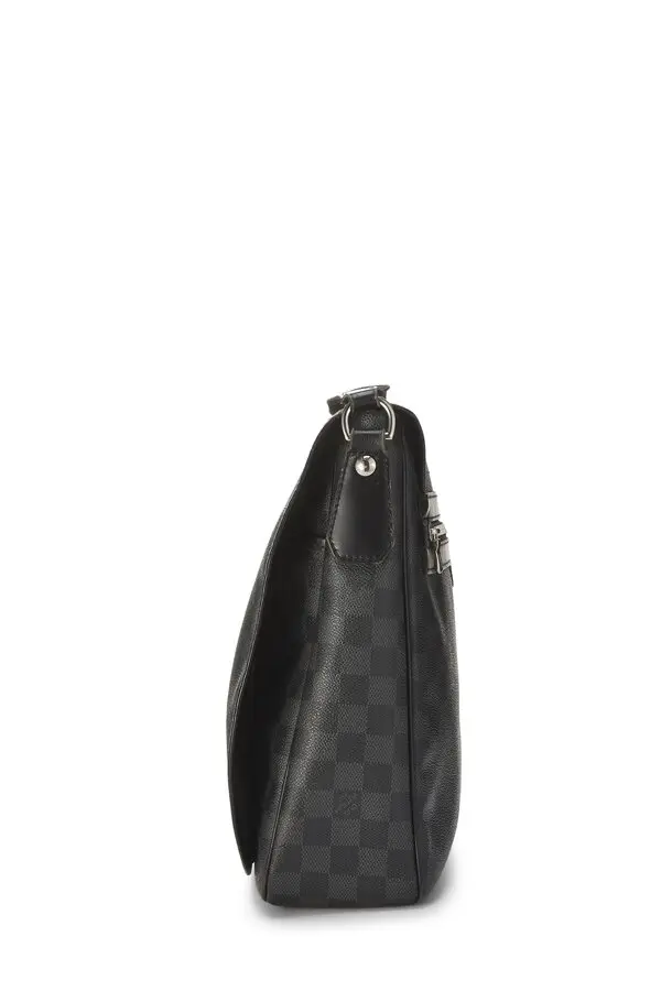 LOUIS VUITTON Damier Graphite Daniel Messenger Bag - Black