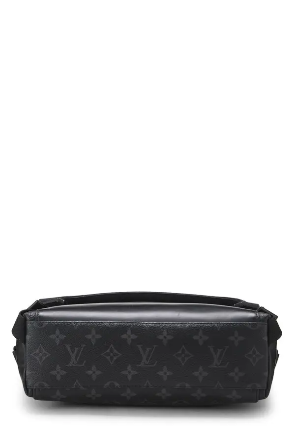 LOUIS VUITTON Monogram Eclipse Voyager Messenger