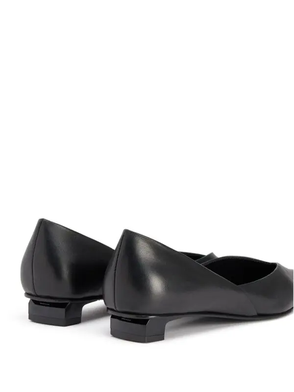 Ami Leather Pointed Pumps