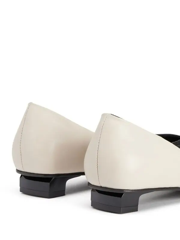 Ami Pointed Leather Pumps