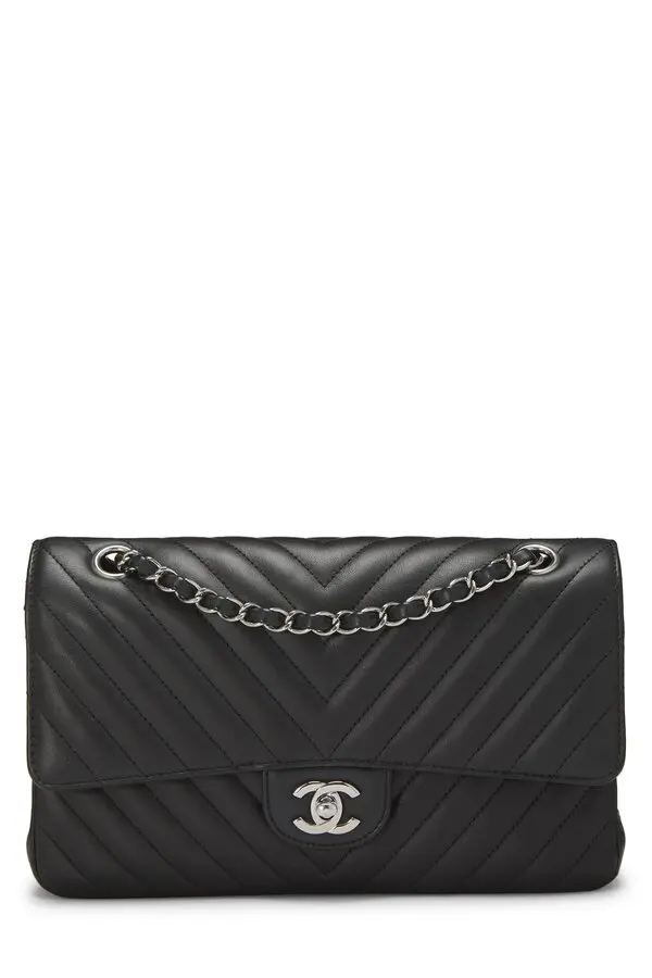 Chanel Chevron Lambskin Classic Double Flap Medium - Black