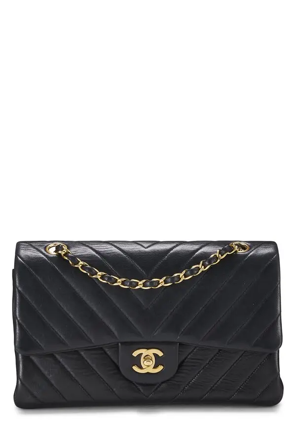 Chanel Chevron Lambskin Classic Double Flap Medium - Black
