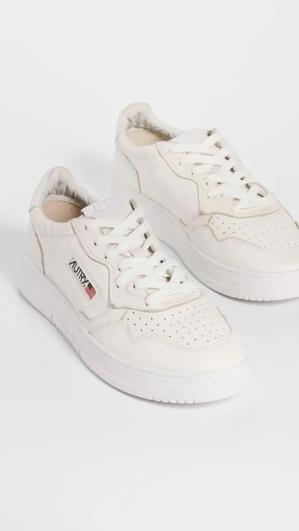 AUTRY Medalist Low Leather Sneakers - White/white