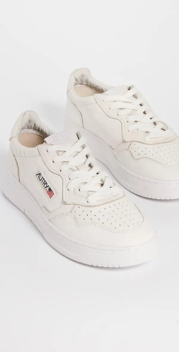 AUTRY Medalist Low Leather Sneakers - White/white