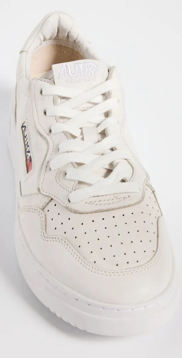 AUTRY Medalist Low Leather Sneakers - White/white