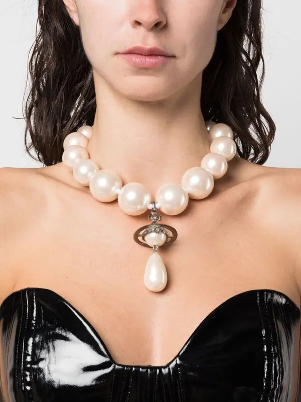 服/ファッション Vivienne Westwood GIANT PEARL DROP Giant Pearl Drop Necklace as seen in @viviennewestwood SS1999