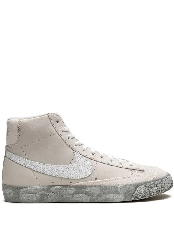 Nike Blazer Mid '77 Emb Sneakers - White