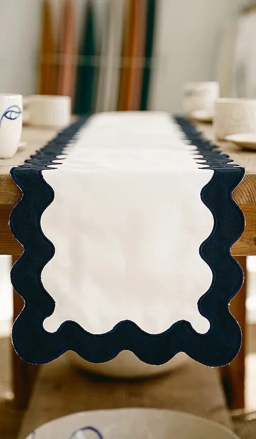 BUSINESS & PLEASURE Table Runner In In White