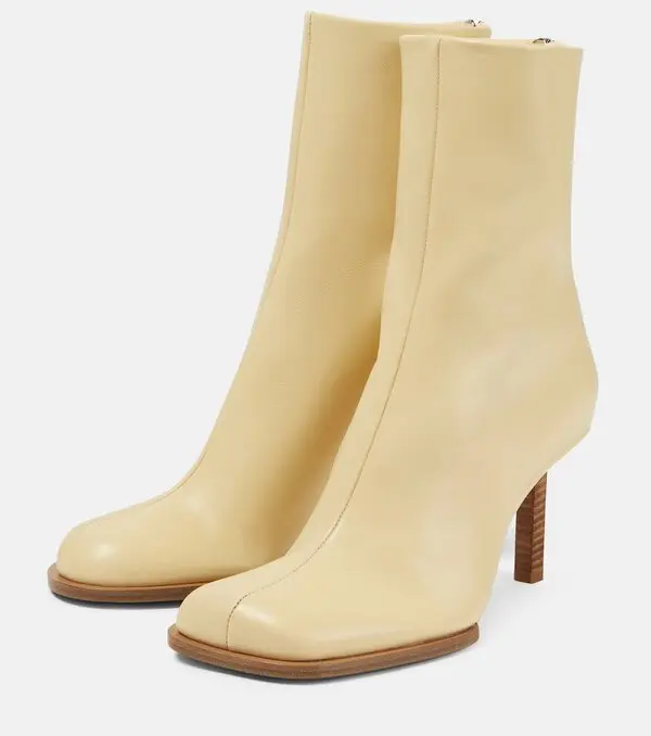 Jacquemus Les Bottines Rond Carré Leather Ankle Boots - White
