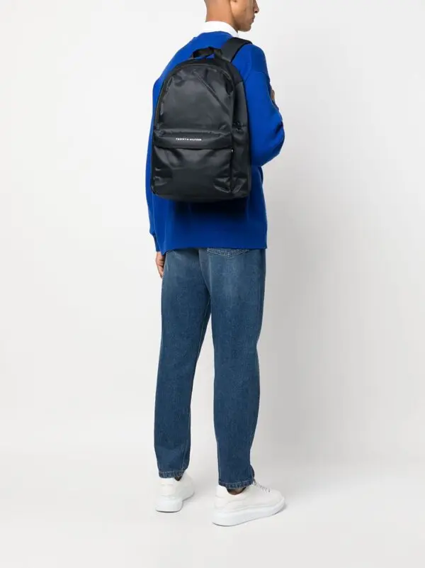 Tommy Hilfiger Logo-print Zipped Backpack