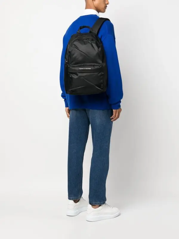 Tommy Hilfiger Logo-print Zipped Backpack