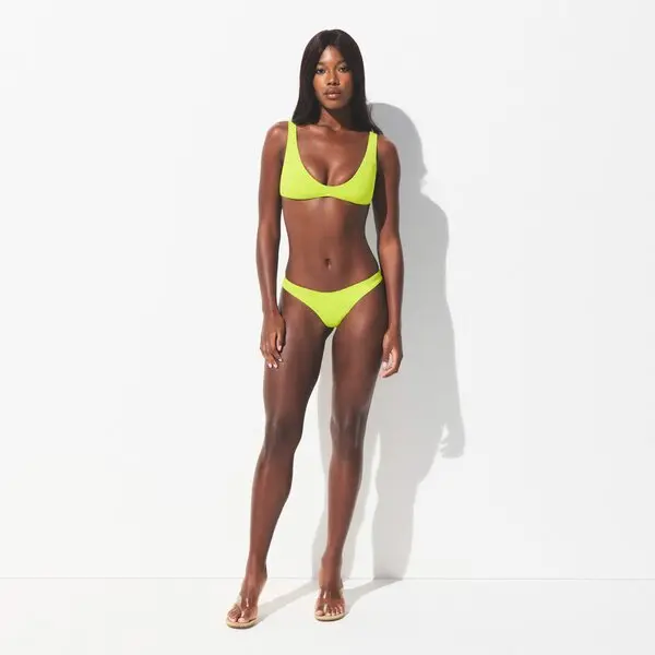 SKIMS Signature Swim Plunge Bikini Top - Sphene