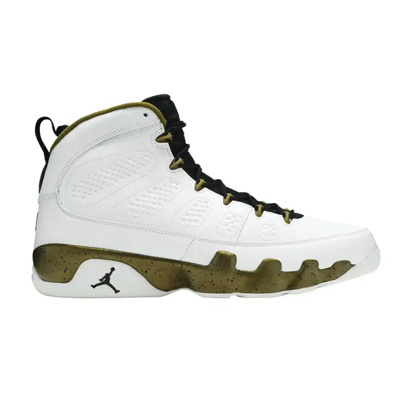 JORDAN Retro Statue - White