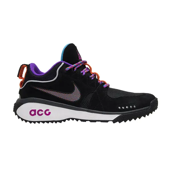 Nike Dog Mountain Sneakers