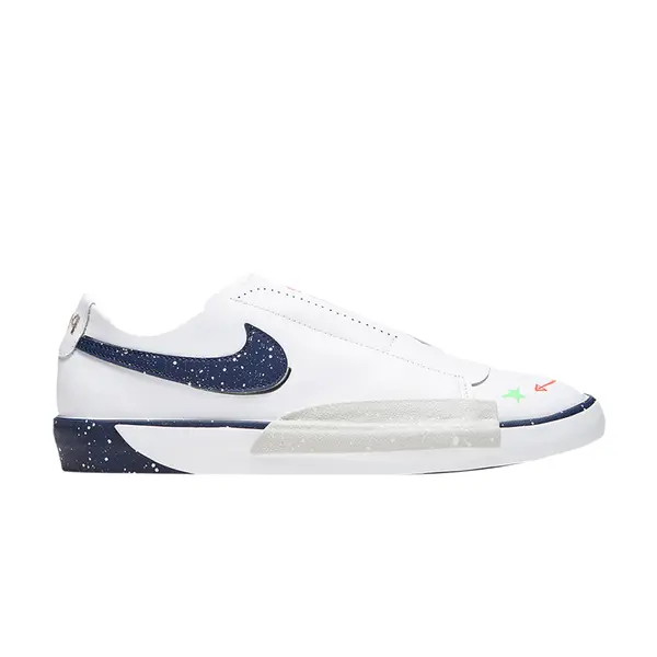Nike Wmns Blazer Low 'planet Of Hoops' Sneakers - White