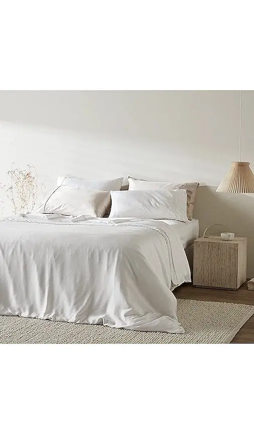 ETTITUDE Signature Sateen Duvet Cover In White - Cloud