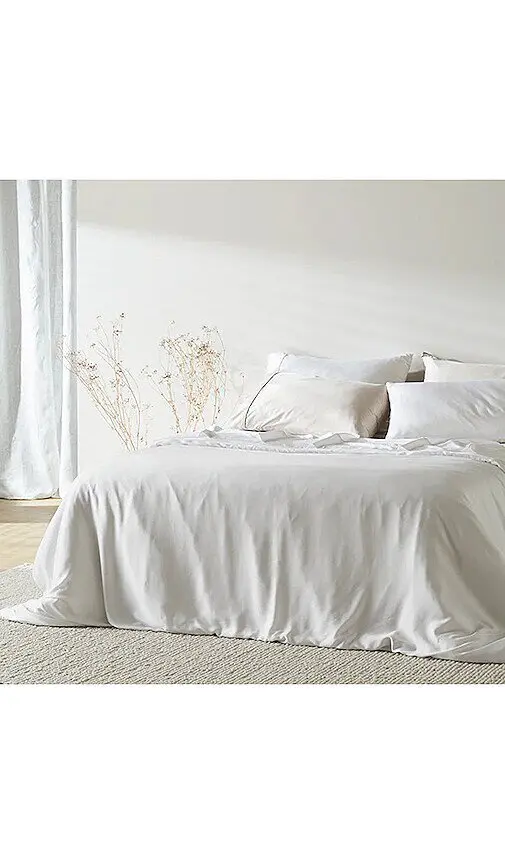 ETTITUDE Signature Sateen Duvet Cover In White - Cloud