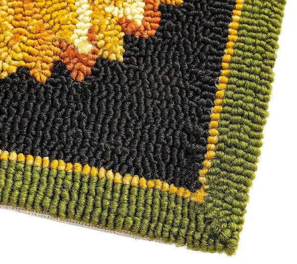 EVERGREEN Indoor/outdoor 24x42 Sunflower Hooked Accent Rug