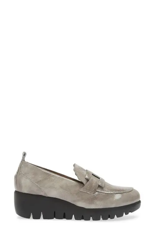WONDERS Lug Platform Wedge Loafer - Textured Grey Patent