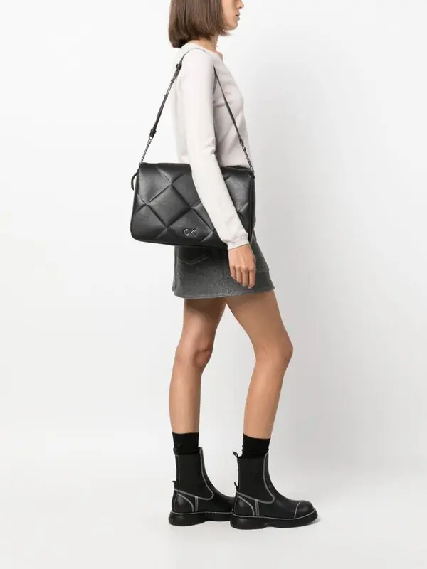 Calvin Klein Logo-plaque Quilted Shoulder Bag - Black