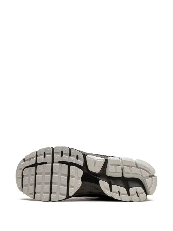 Nike Zoom Vomero Sneakers