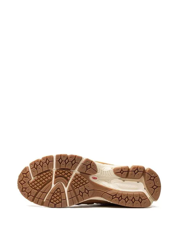 NEW BALANCE 2002rx Low-top Sneakers - Brown