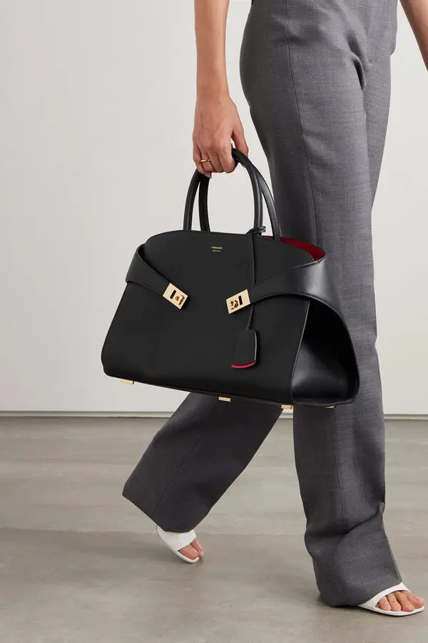 FERRAGAMO Hug Medium Leather Shoulder Bag
