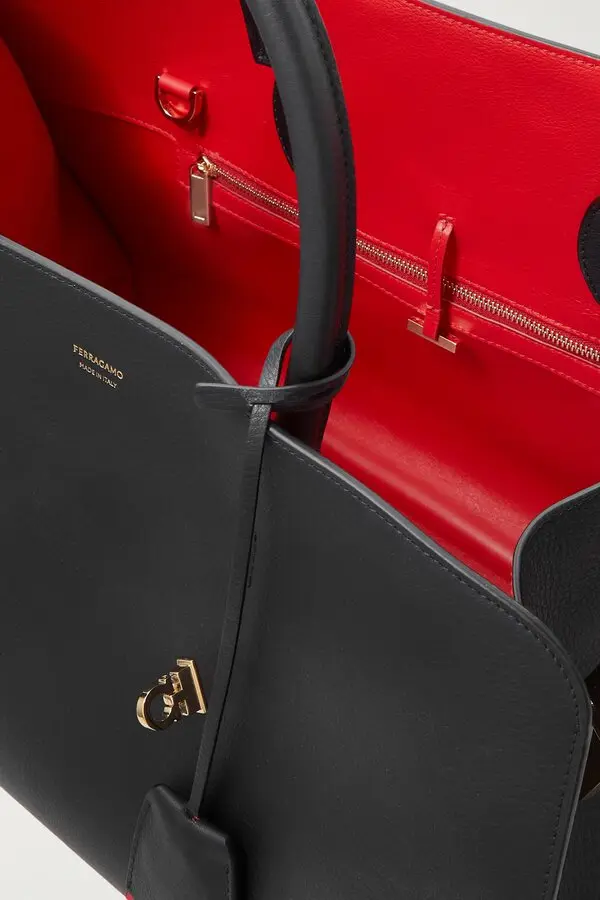 FERRAGAMO Hug Medium Leather Shoulder Bag