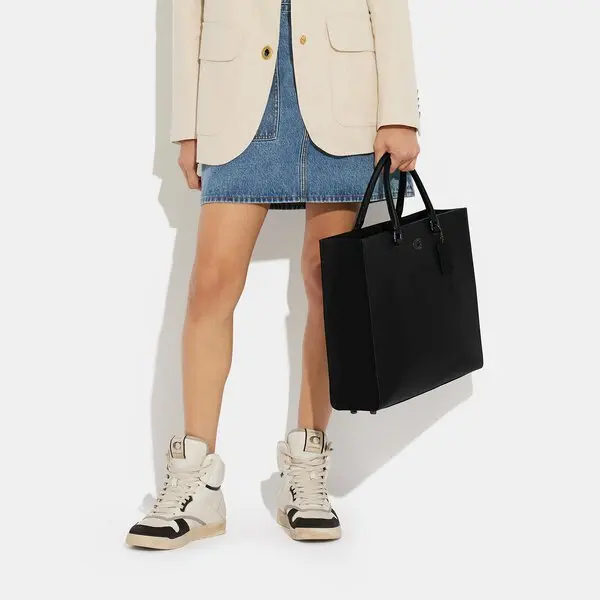 Coach Tote Bag 40 With Signature Canvas In Black - 30% Off