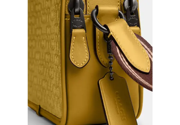 COACH ボディバッグ ブラウン/イエロー Coach ショルダーバッグ ブラウン/イエロー6686 - メルカリ