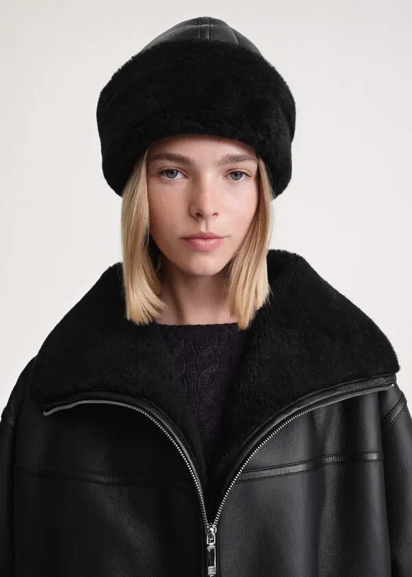 TOTEME Shearling Hat - Black