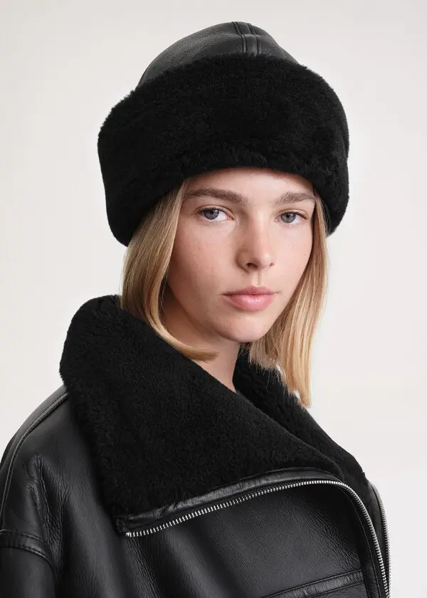 TOTEME Shearling Hat - Black