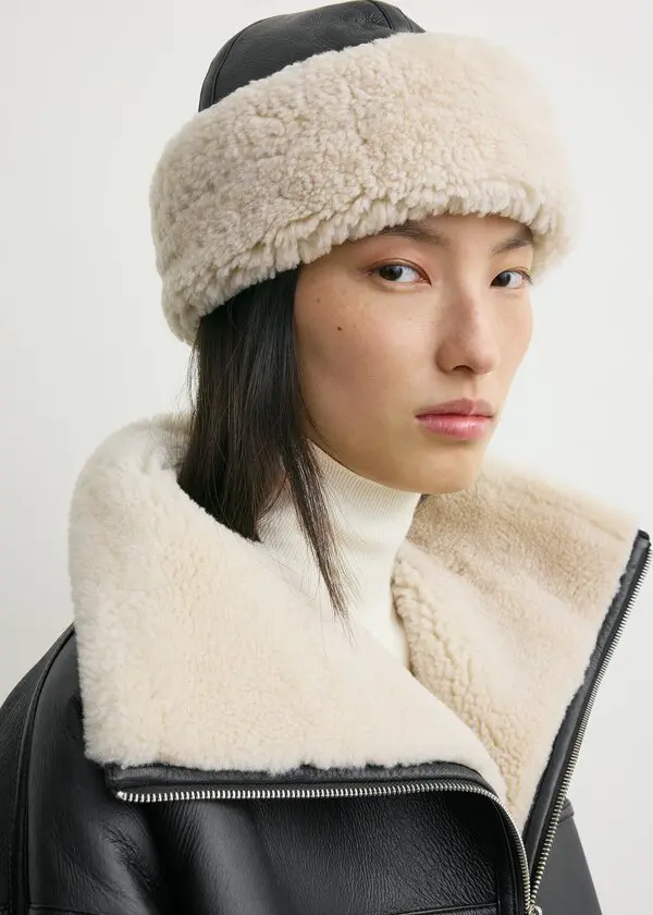 TOTEME Shearling Hat - Black