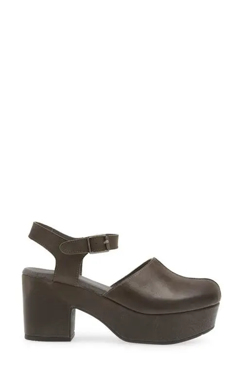 CHOCOLAT BLU Gabrielle Platform Clogs - Olive Leather