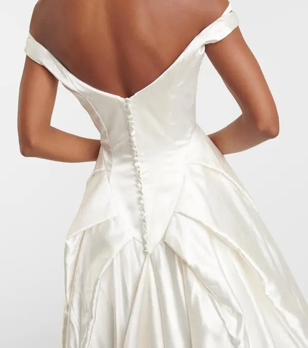 vivienne westwood backless wedding dress Vivienne Westwood bride