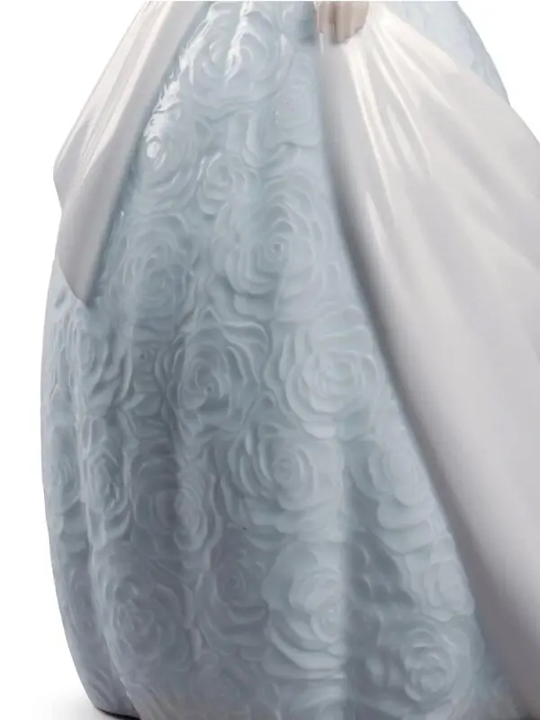 LLADRO Her Special Day Bride Porcelain Figurine