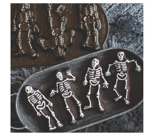 NORDICWARE Spooky Skeleton Cakelet Pan