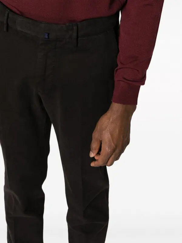 Incotex Slim-cut Trousers With Logo Patch - Brown