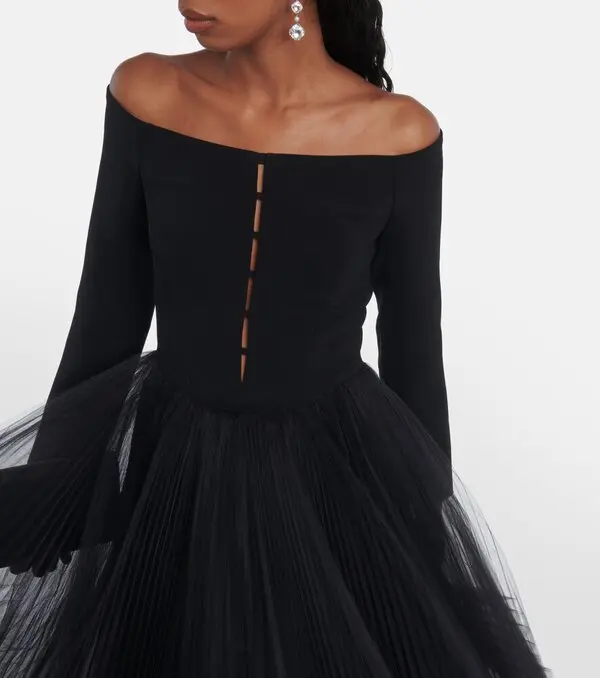 carolina herrera hildie pleated dress Carolina Herrera Pleated Short-Sleeve Dress, Size Medium