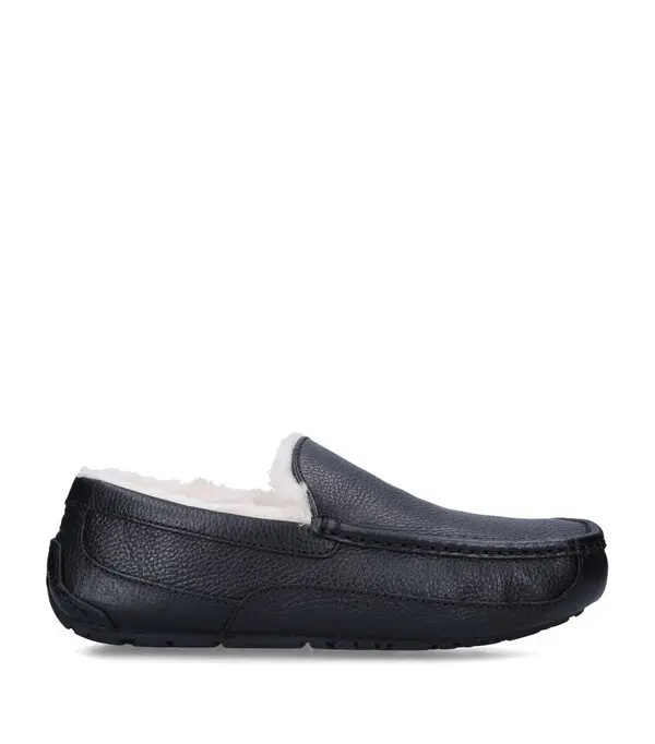 UGG Ascot Slipper - Black