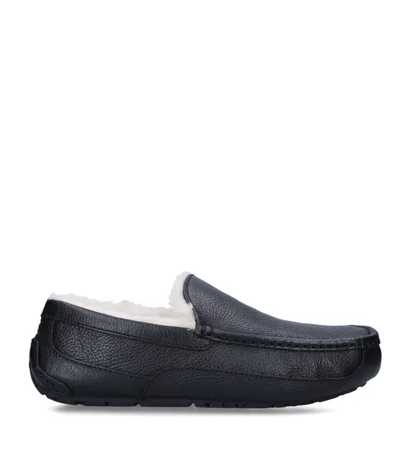 UGG Ascot Slipper - Black