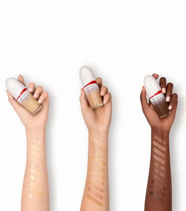 SHISEIDO Revitalessence Skin Glow Foundation Spf 30