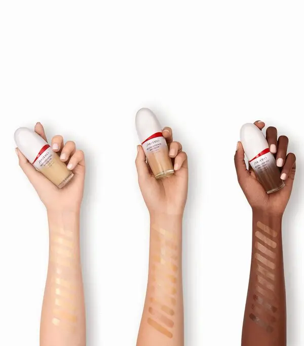 SHISEIDO Revitalessence Skin Glow Foundation Spf 30